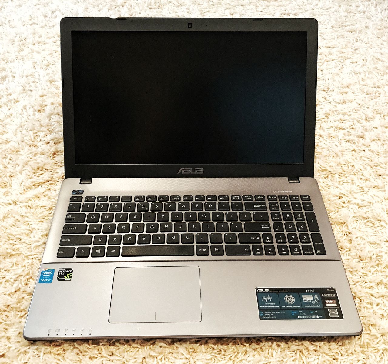 Asus F550J, i7, GTX 950M, 1TB, documente