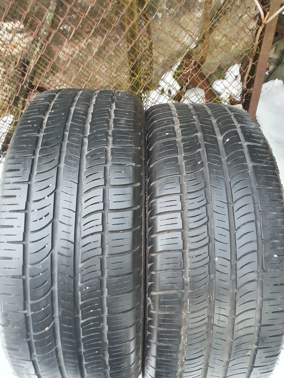 235/60/ R17- Pirelli.