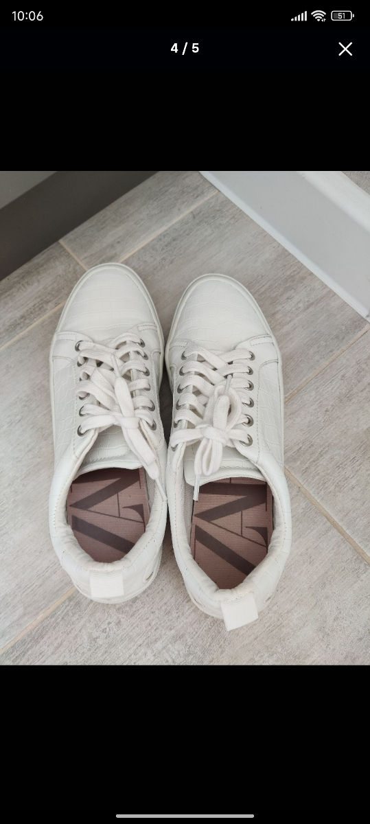 Zara adidasi albi marimea 38 ca noi - 200 lei