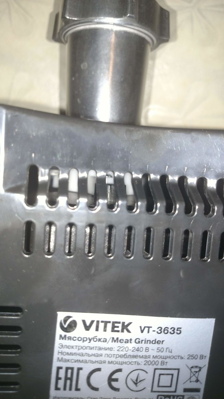 Vînd mașină pentru tocat carne Vitek VT-3635, продам мясорубку Vitek VT-3635, selling a meat grinder