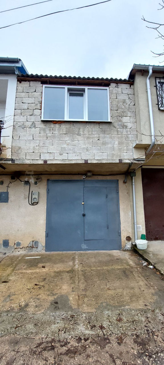 Vand garaj ( cu tot cu casa si pamant ) pret-negiciabl