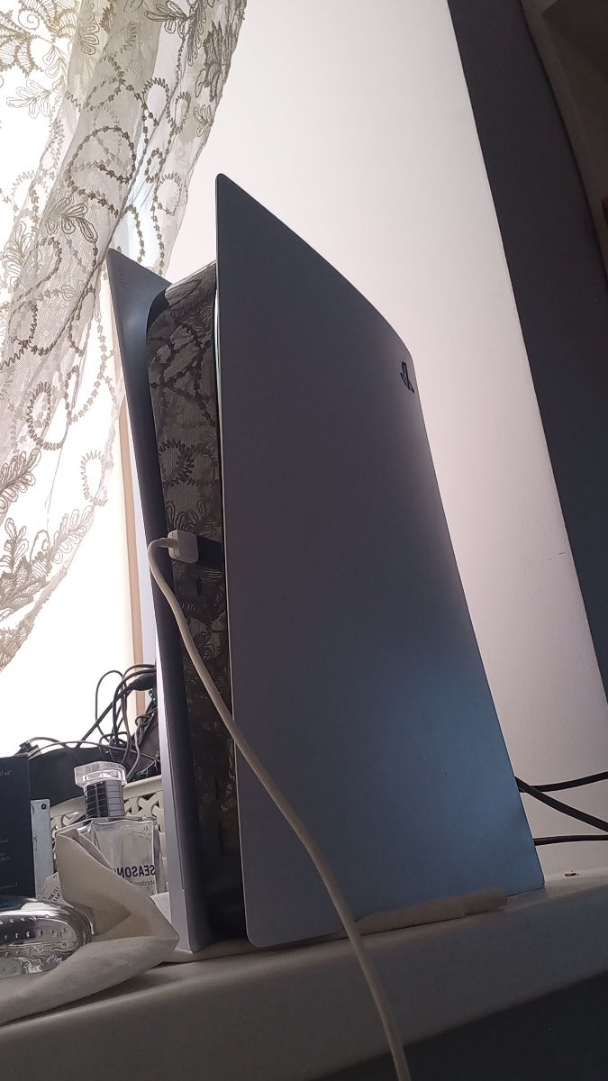 Playstation 5 disck edition. +mortal kombat