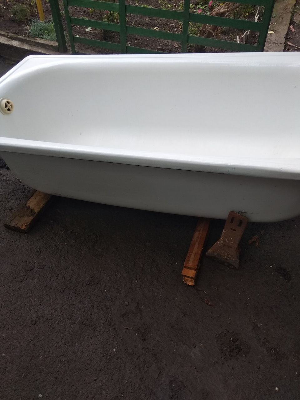 Стальная ванна в хорошем состоянии.