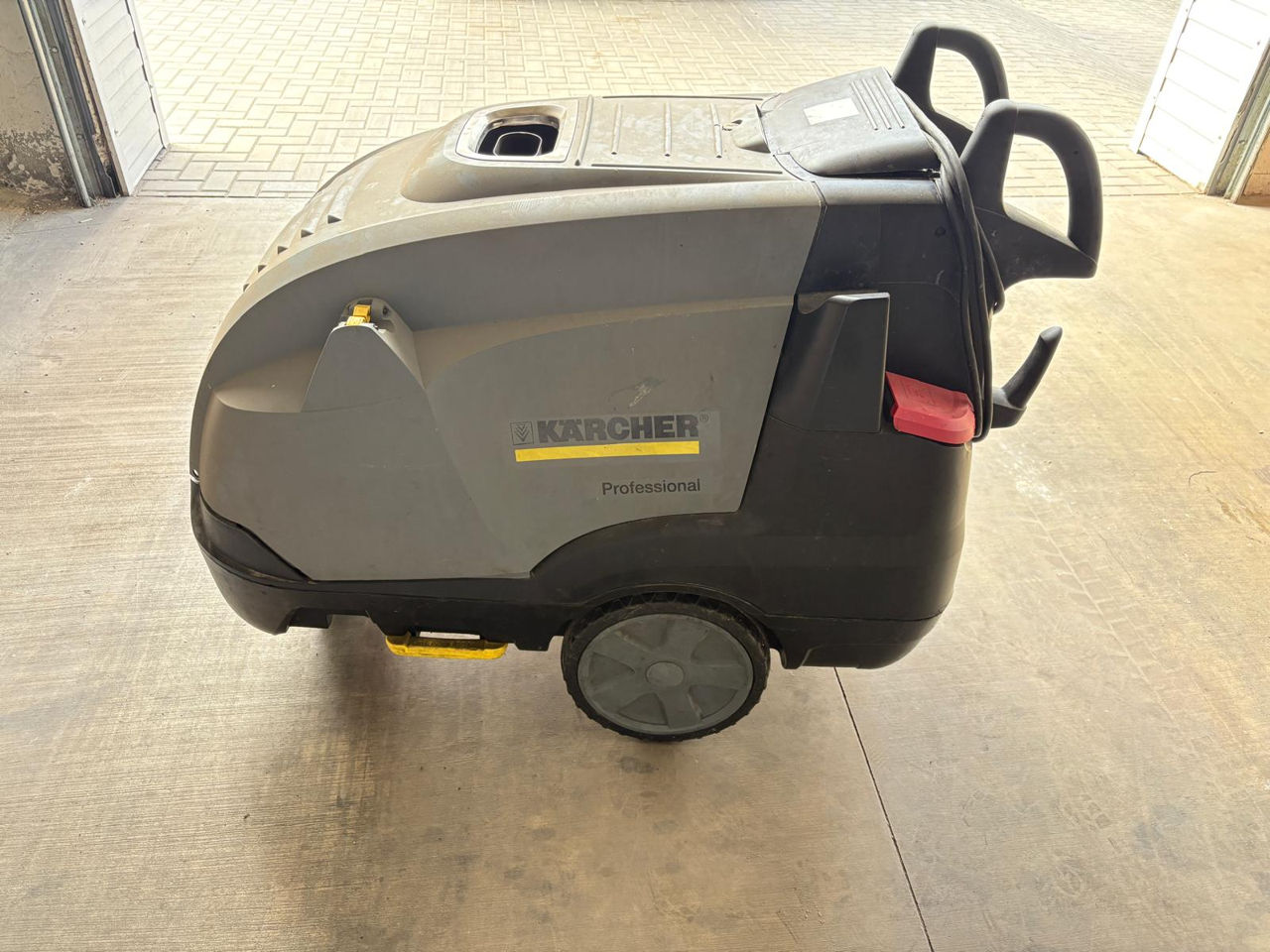 Продам профессиональную мойку karcher- DS8/18/4M