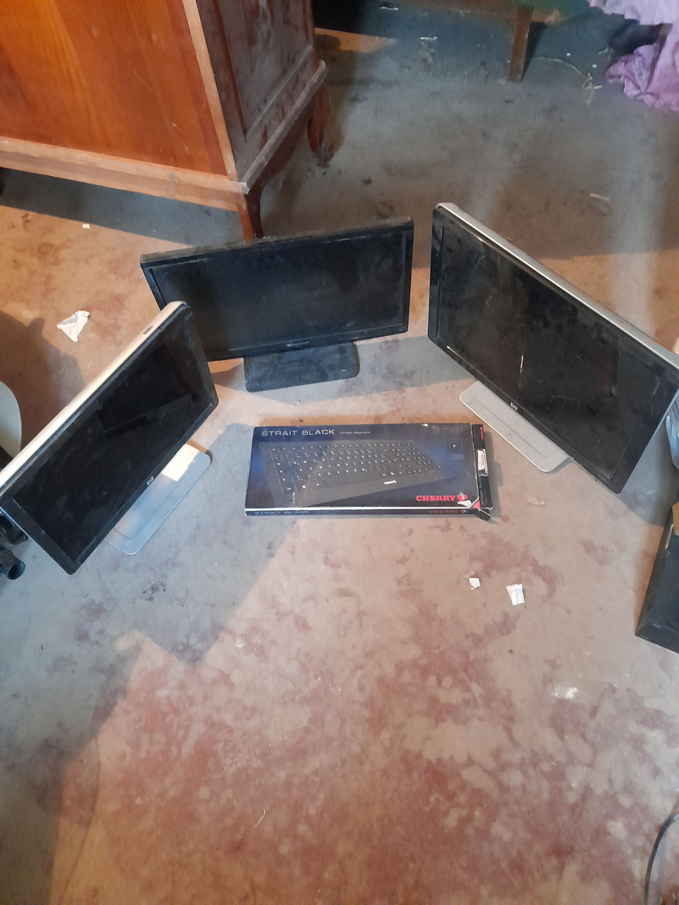 Dau la schimb calculatoare de masa pe motocicleta dau 6 bucati plus piesa plus 20.de vaifaiuri