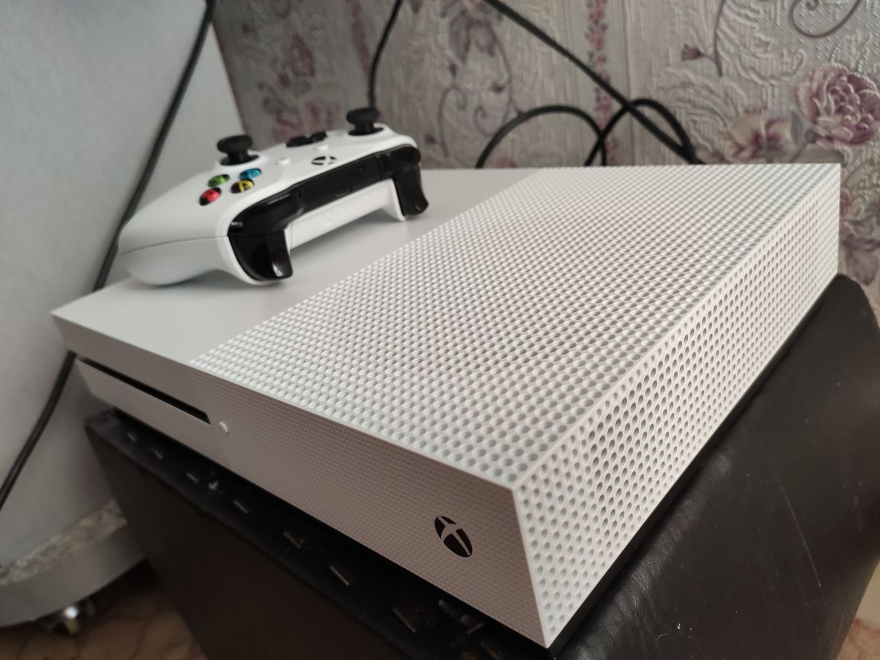 Xbox one S 1000gb+ игры