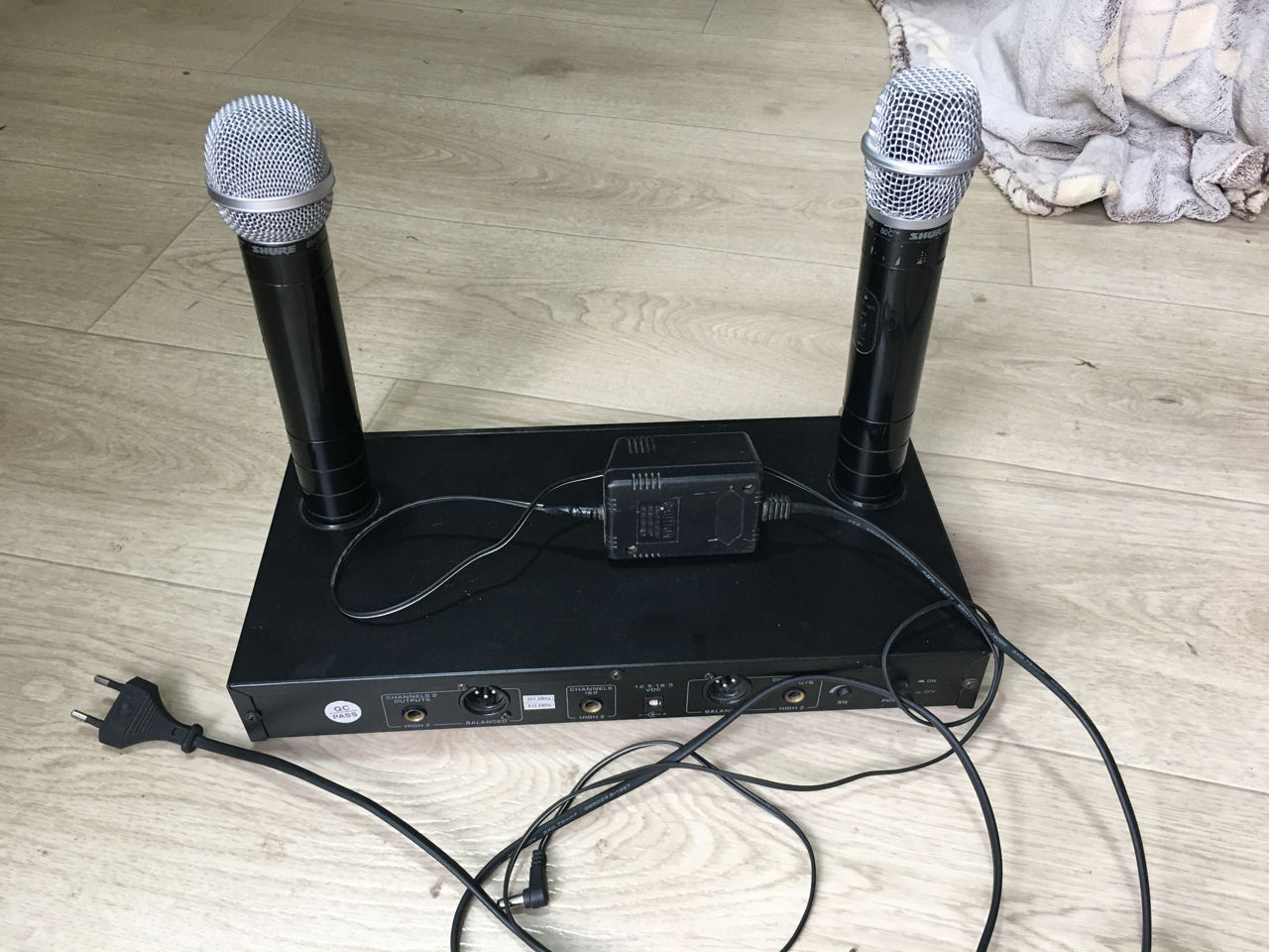 Baza cu 2 Microfoane,,Shure" Beta 89 la pret de 60 euro