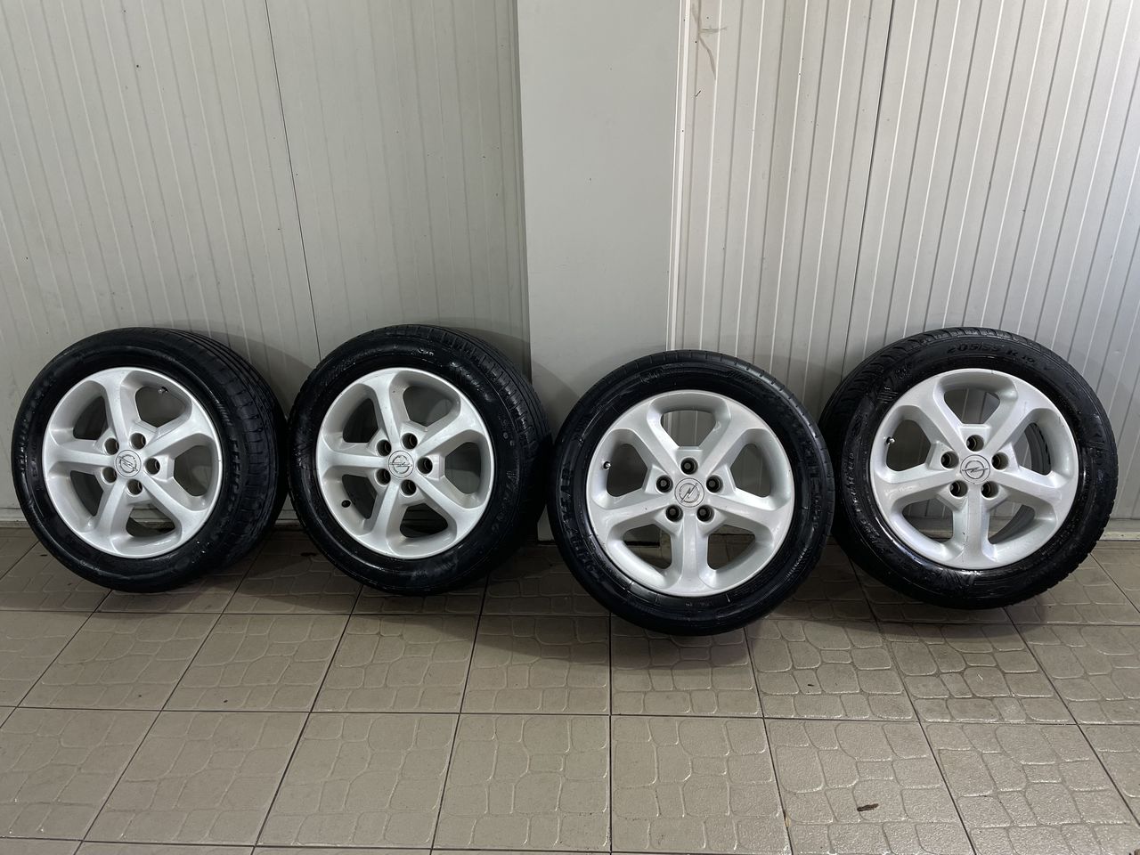 Jante cu Anvelope pentru Opel