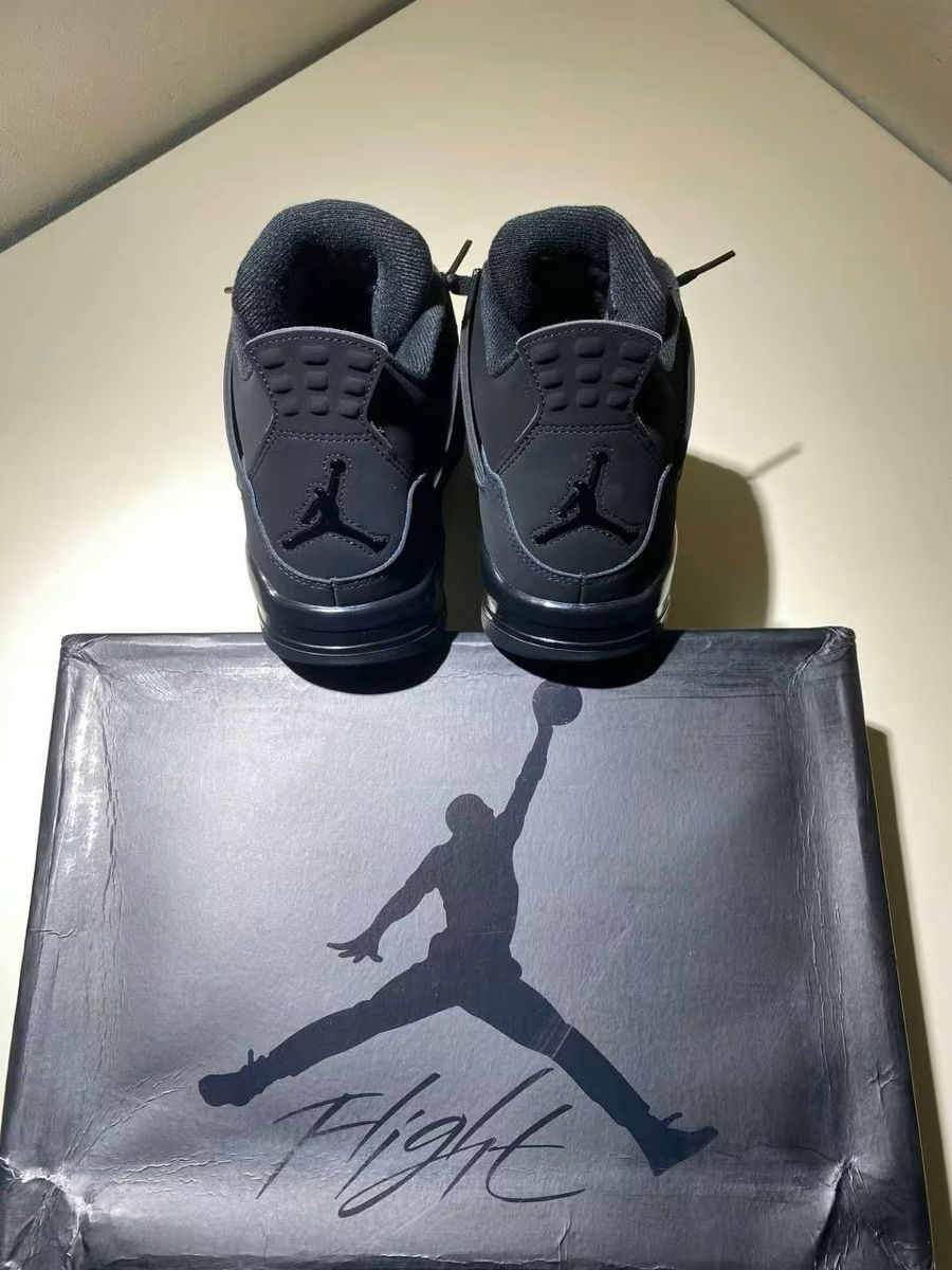 Se vind aceste perechi de incaltaminte , Off White Out Of Office si Jordan 4 Blackcat