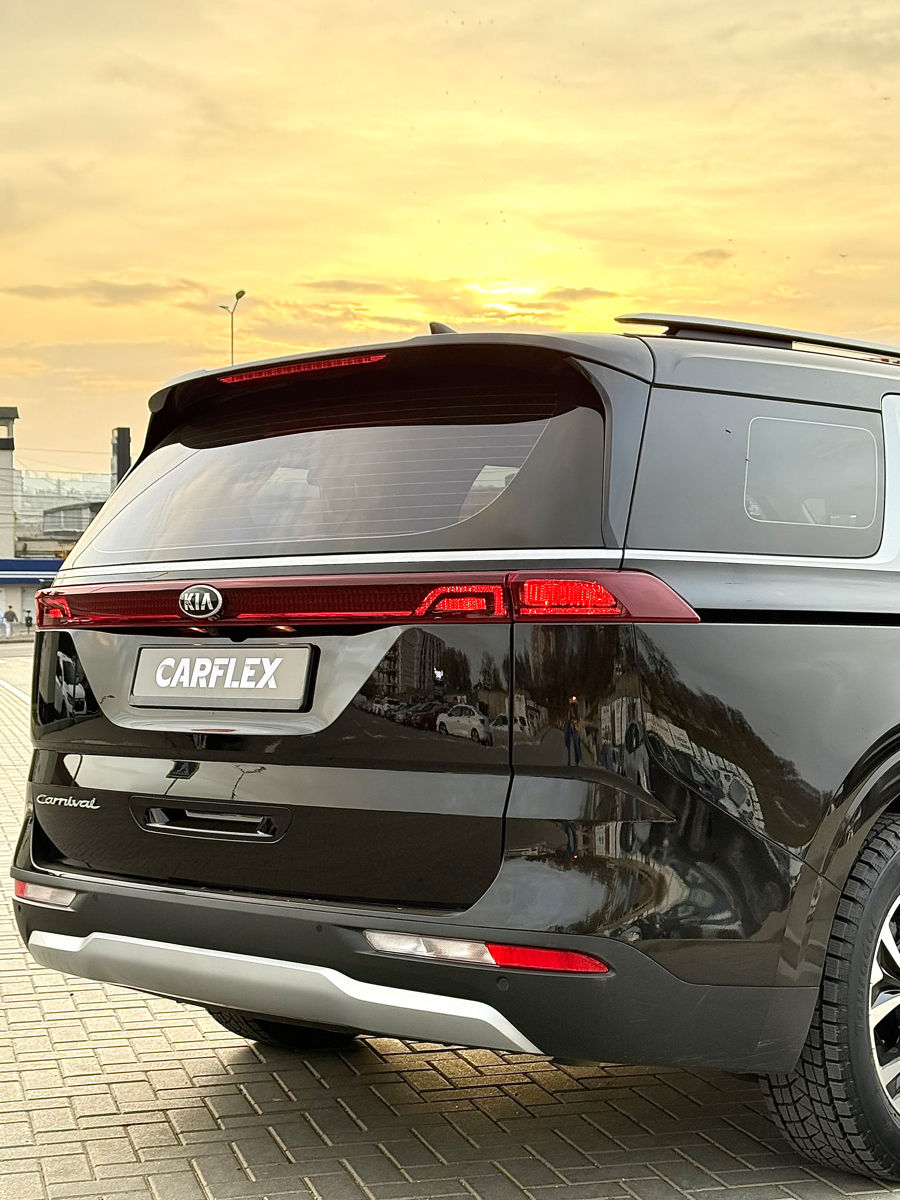 KIA Carnival an. 2021 cu rulaj 116 km, Diesel, 25900