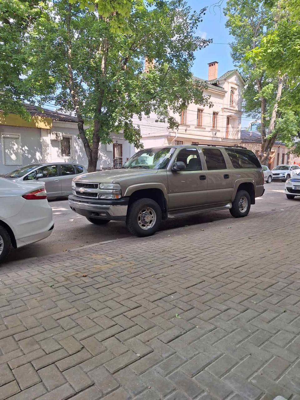 Chevrolet Suburban an. 2001 cu rulaj 155 mi, Benzină, 12500