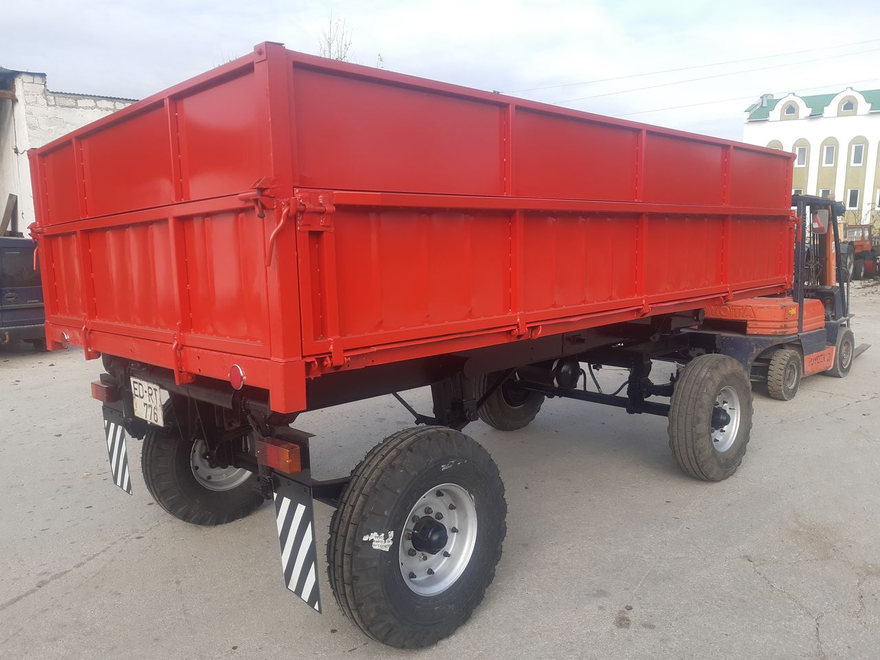 Продаётся новый прицеп 2pts4 (усилинный)