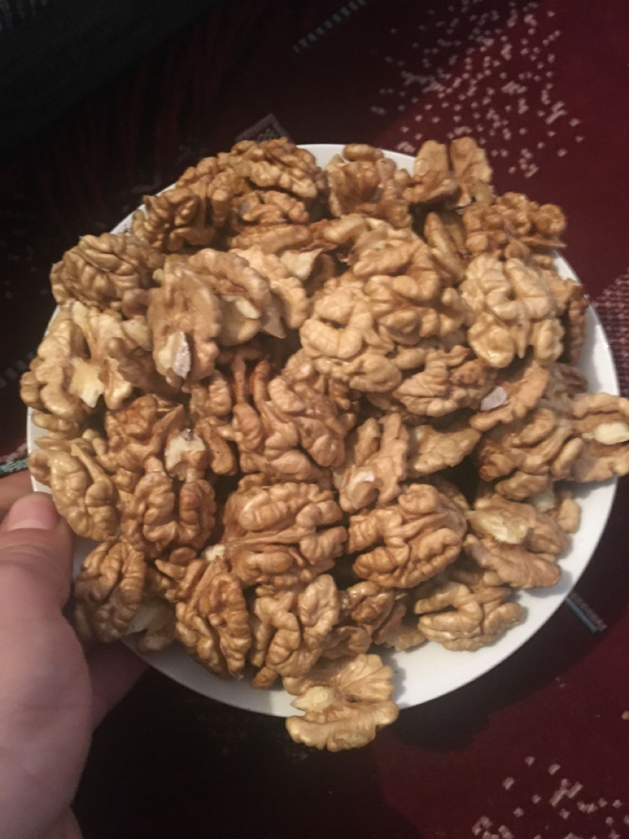 Vind 100 kg . miez de nuci