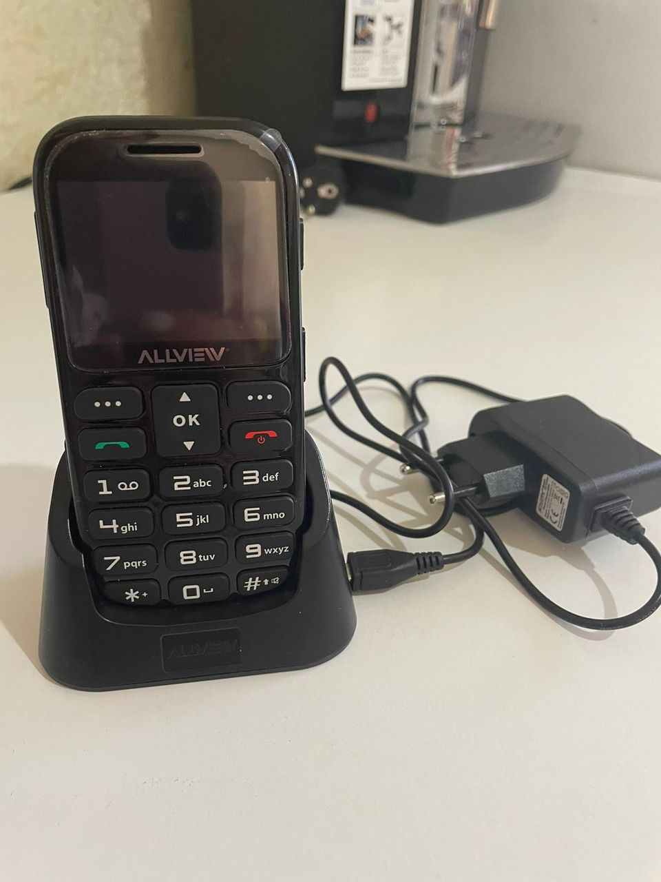 Продаю мобильный телефон новый в коробке