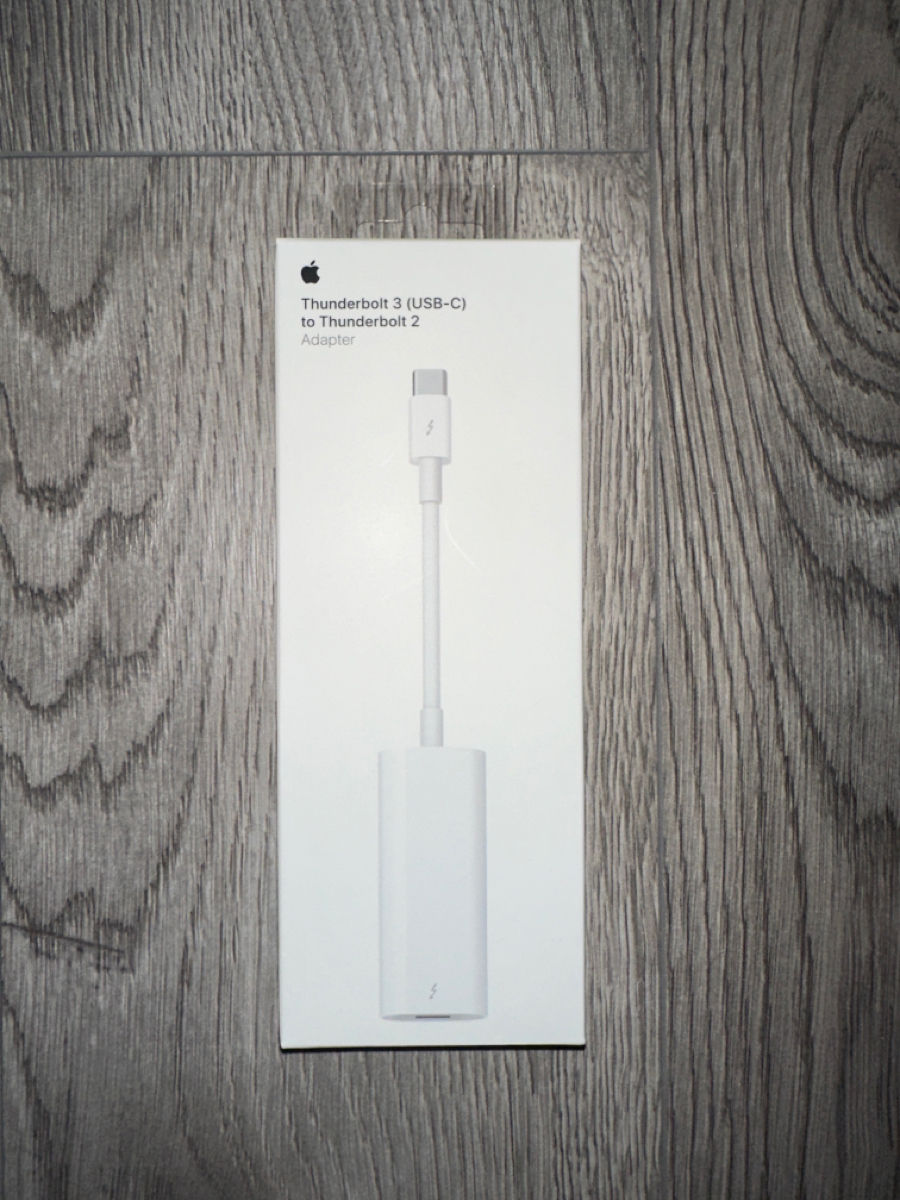 Thunderbolt 3 (USB-C) to Thunderbolt 2 Adapter