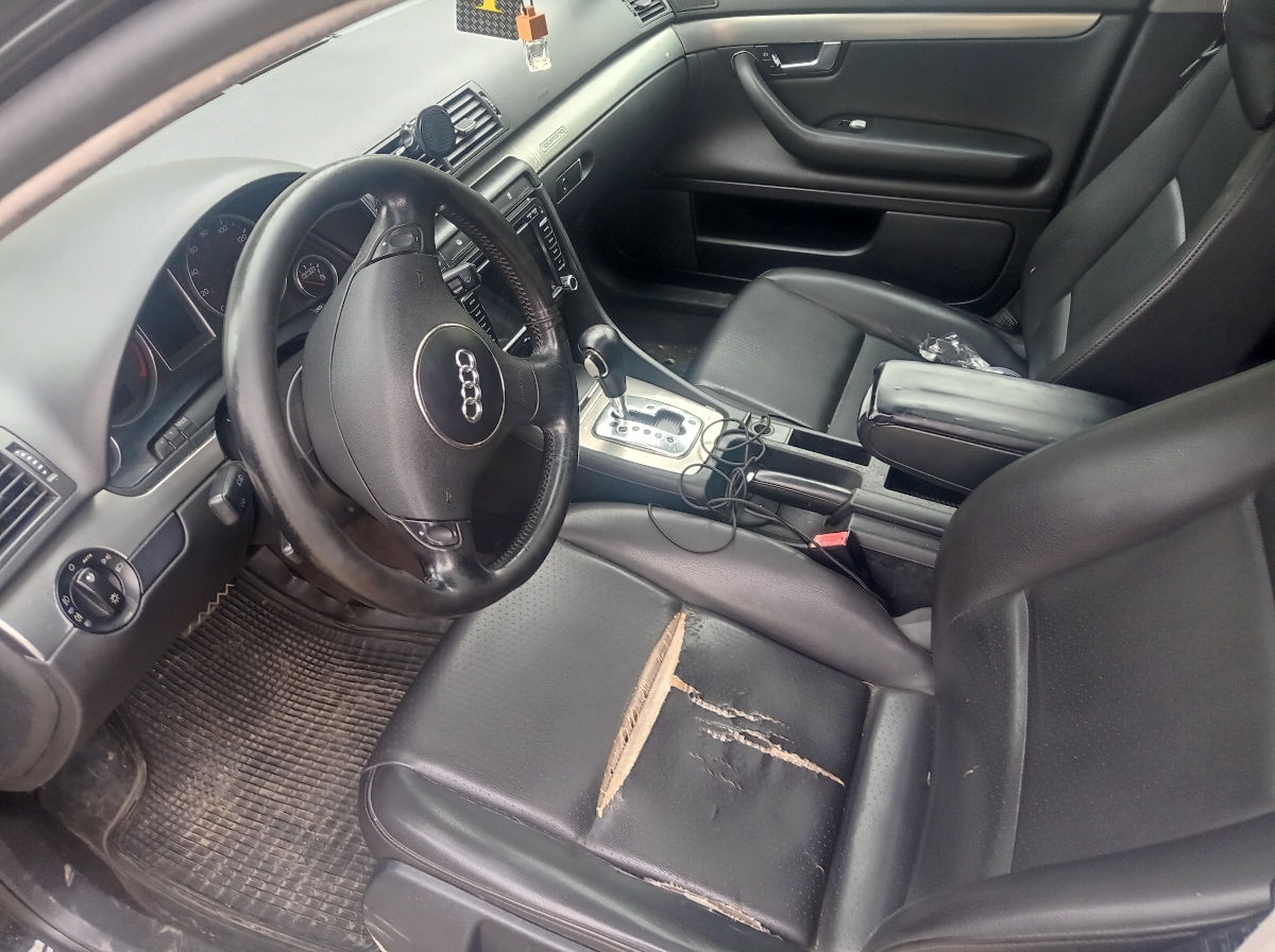 Audi A4 2002 г. с пробегом 360000 км, Бензин, 2800