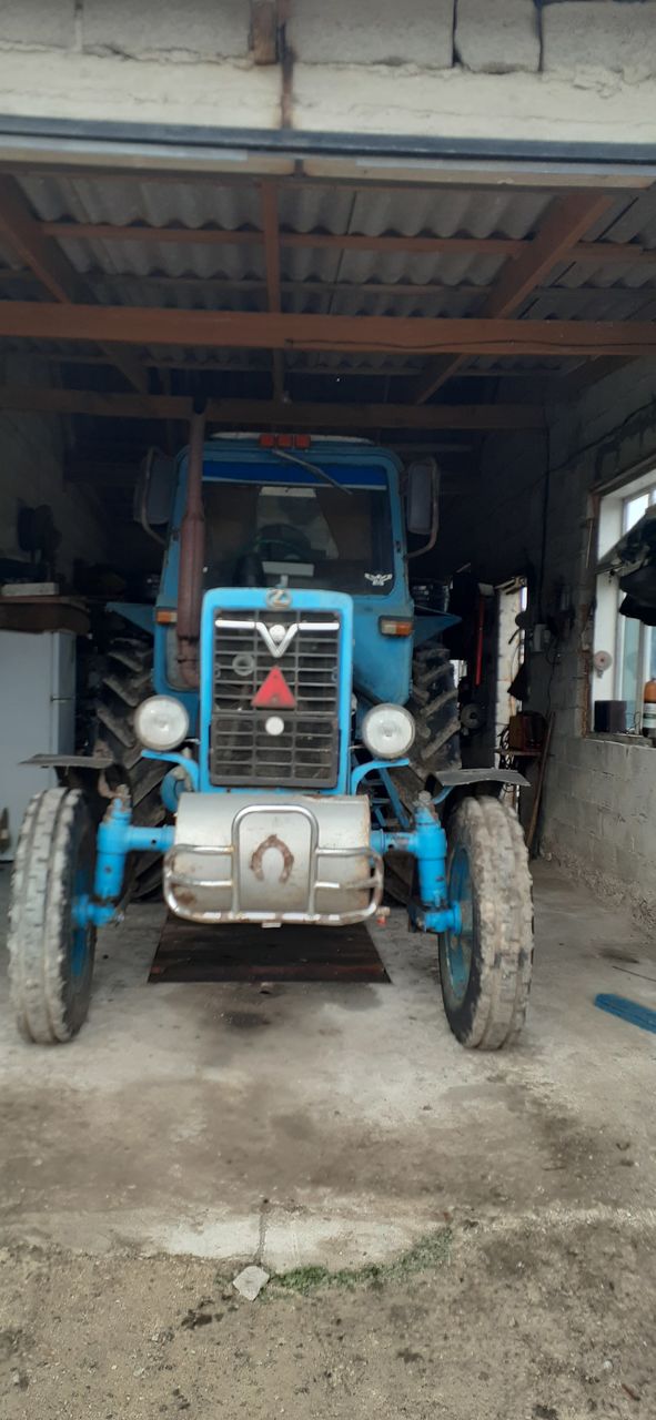 vînd tractor mtz 80