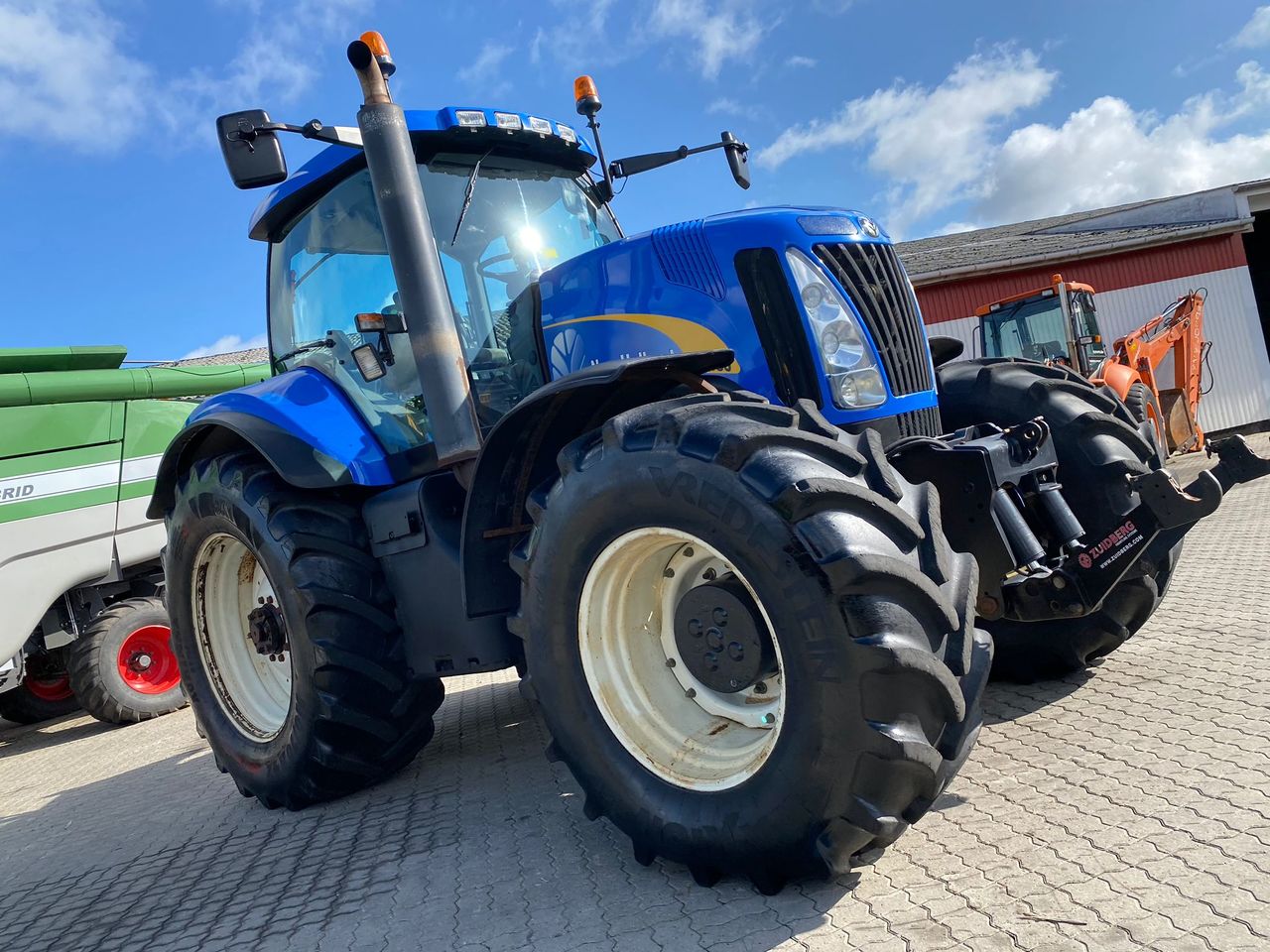 New Holland T 8030