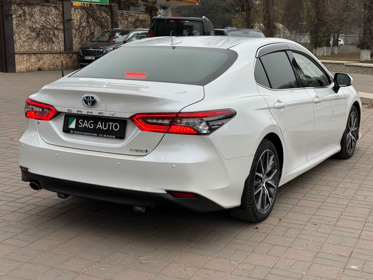 Toyota Camry an. 2022 cu rulaj 123000 km, Hybrid, 26800