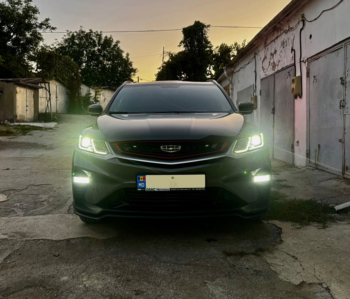 Geely Coolray 2023 г. с пробегом 28000 км, Бензин, 15000