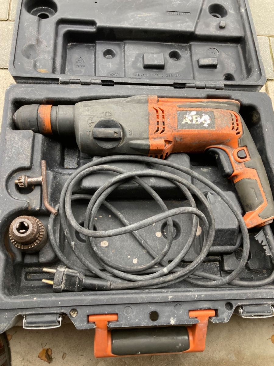 Aeg rotopercutor defect,funcționează numai in poziția ciocan.