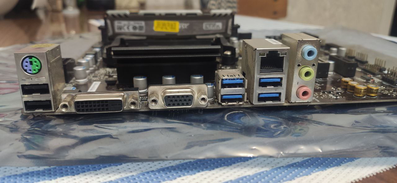 Msi a320 pro vd am4 + ram 8 gb ddr4