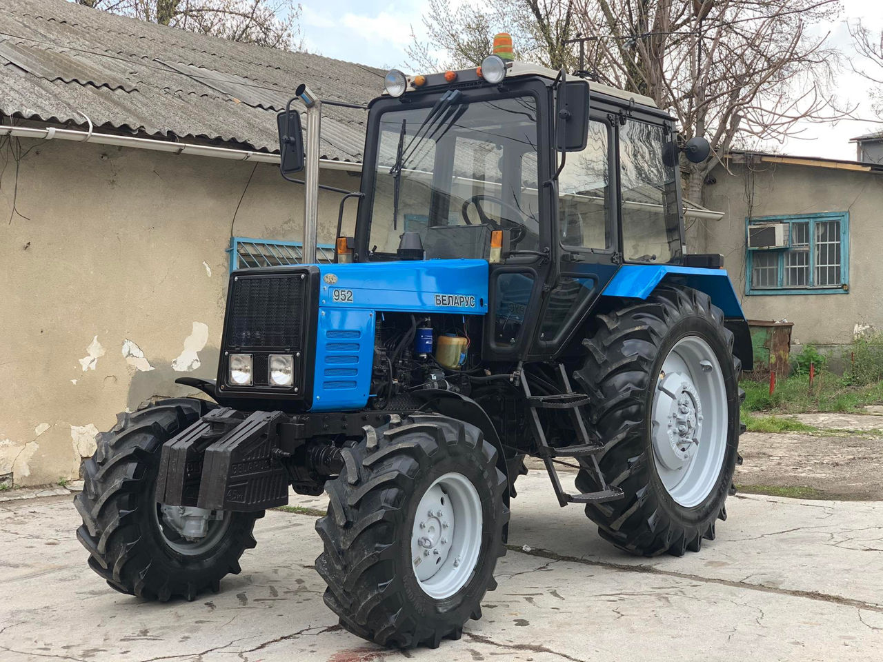 Tractor 952