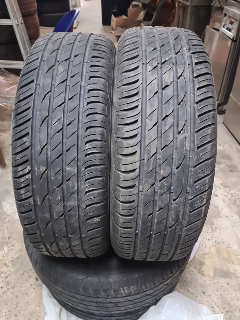 Set anvelope vara. practic noi .. 90% 215 65 r16