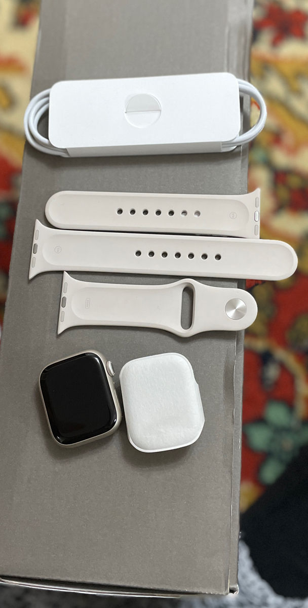 Vând ceas Apple seria 7,41 mmAre curea și încărcător,lipsa cutie Este ...