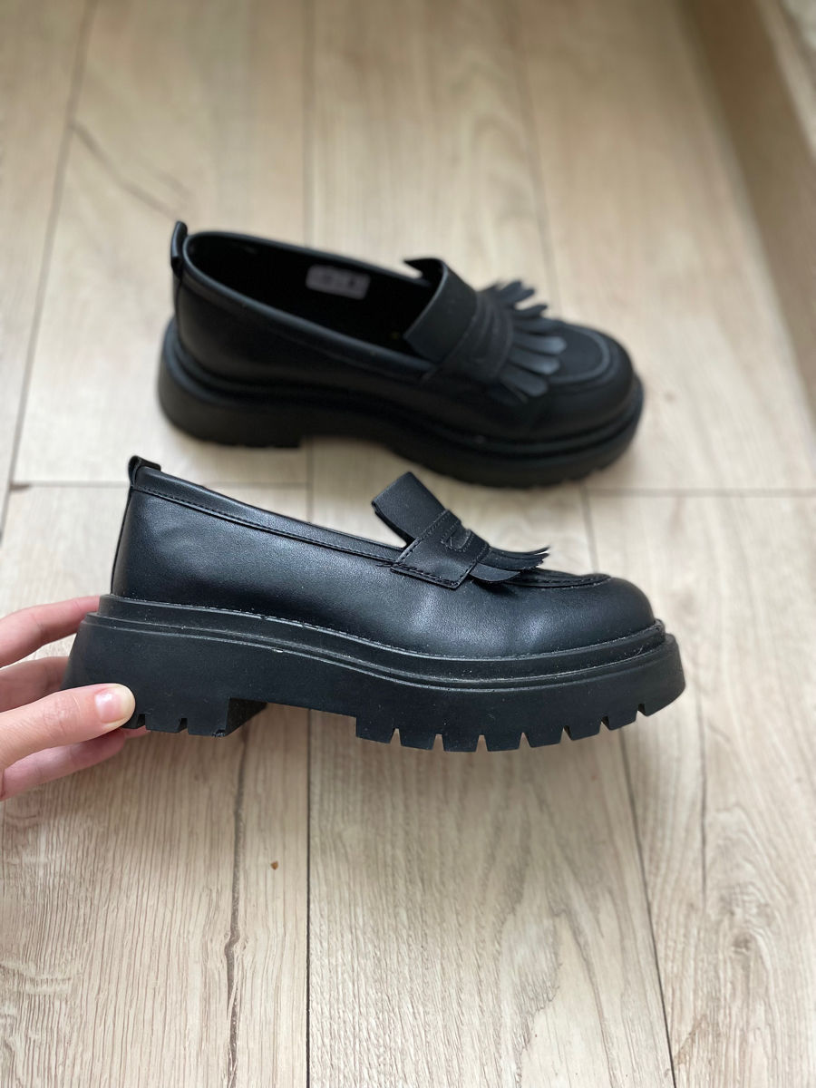 Vand incaltaminte noua.Marimea 37.