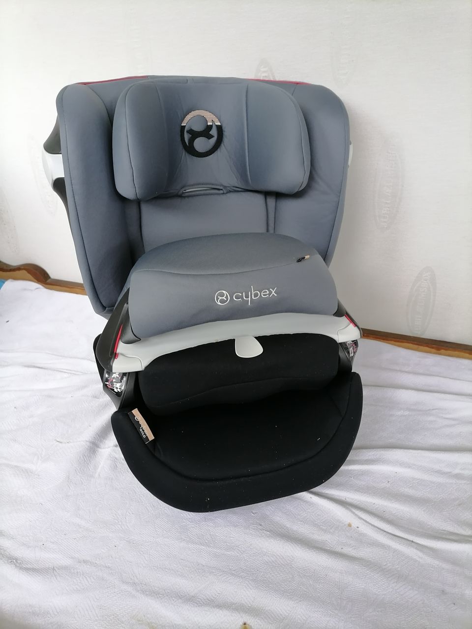 Детское автокресло Cybex Juno M-Fix. Scaun auto pentru copii.