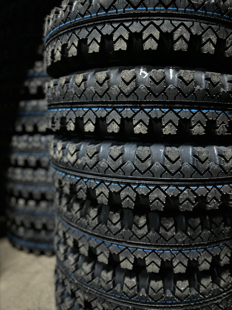 Внедорожные шины : ВЛИ-5 UTP / SUV / 4x4 / 175/80 R16