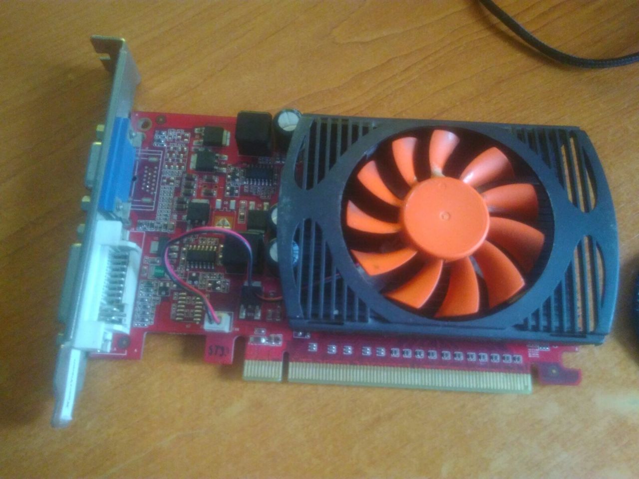 Geoforce GT 220 1GB DDR3 DX10 128BIT для кс го и танков Онлаин