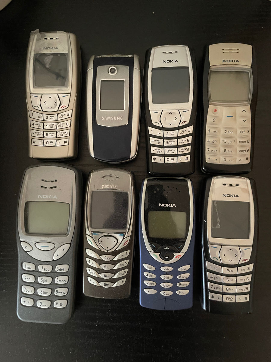 Retro telefoane de colectie-lucratoare.