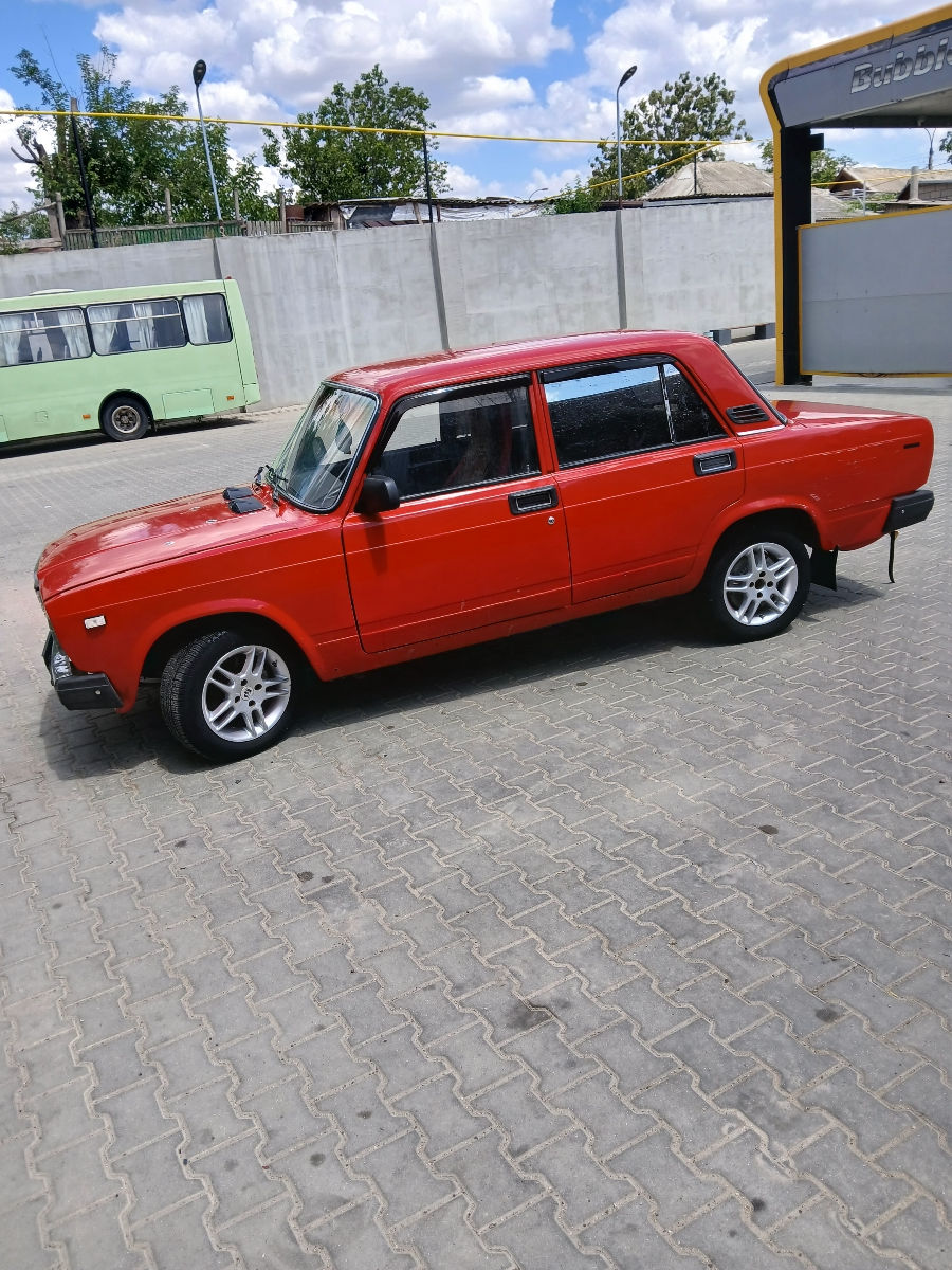 Lada / ВАЗ 2107 1990 г. с пробегом 100000 км, Бензин, 800