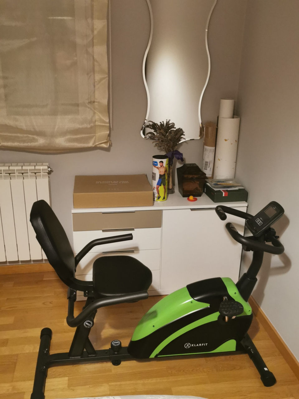 Bicicleta fitness efectiv si compact