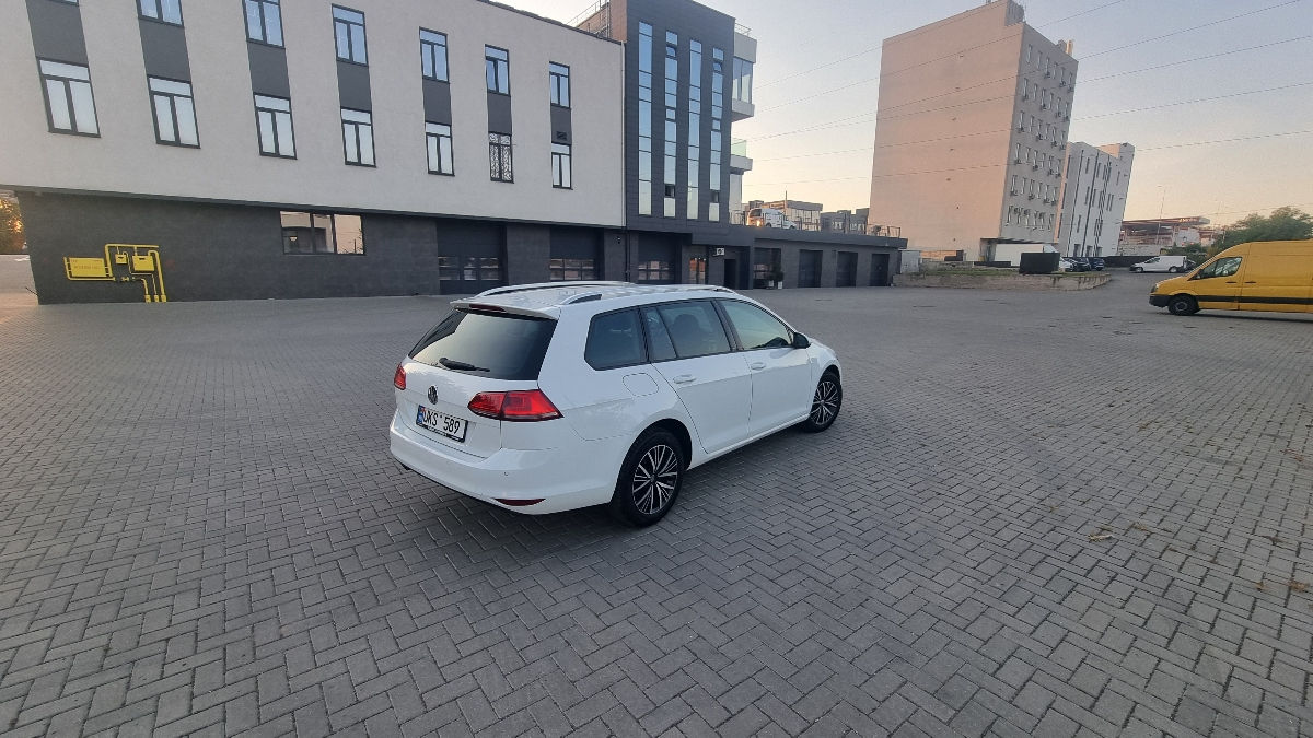 Volkswagen Golf an. 2017 cu rulaj 166400 km, Benzină, 10500