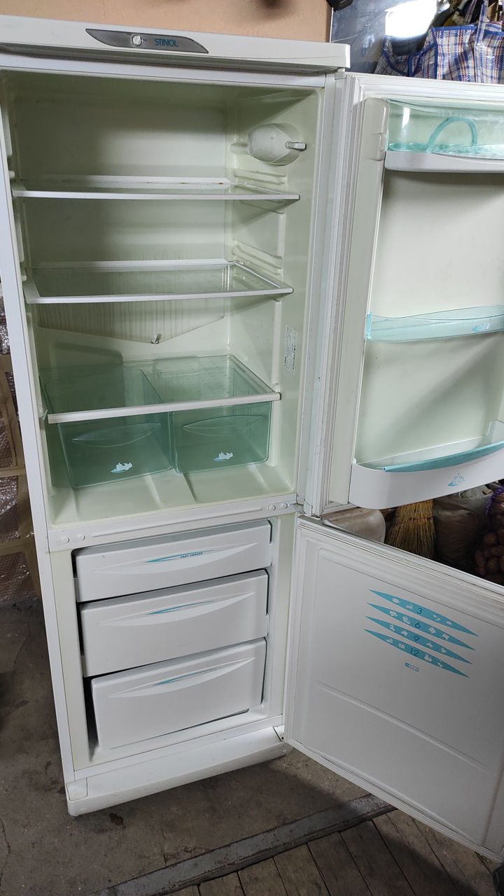 Se vinde frigider Stinol