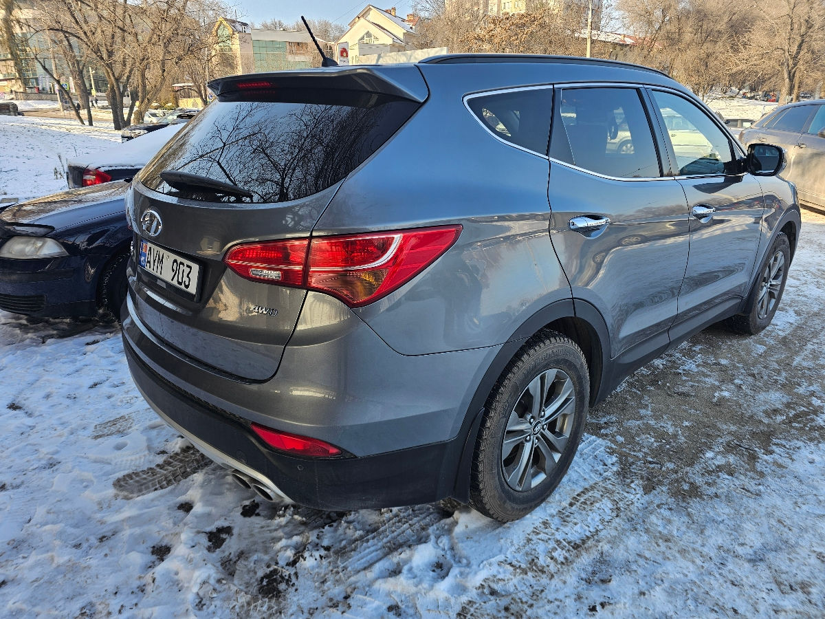 Hyundai Santa FE an. 2015 cu rulaj 116000 km, Benzină, 8699