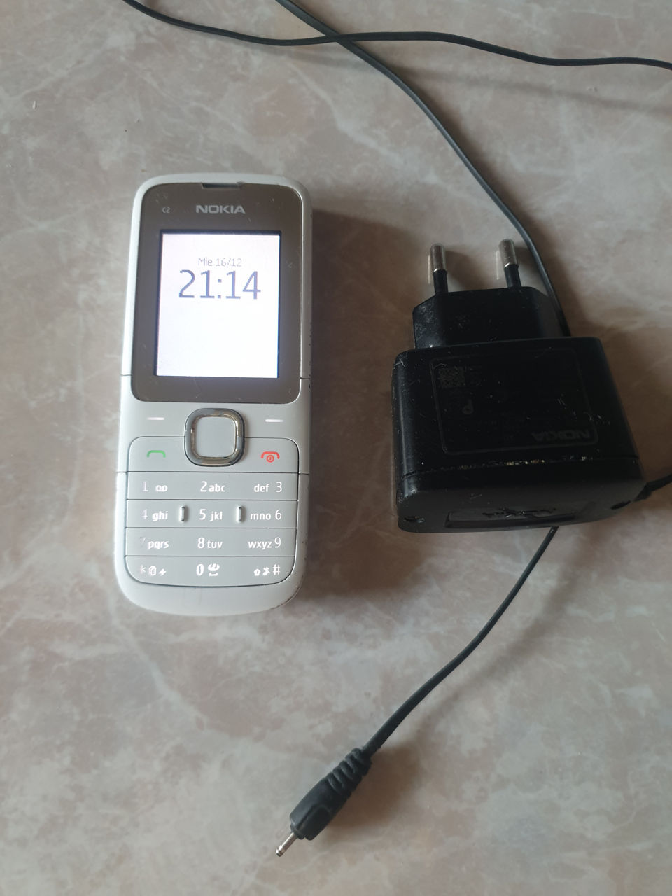 Nokia C2-00 Dual SIM cu incarcator 300 lei