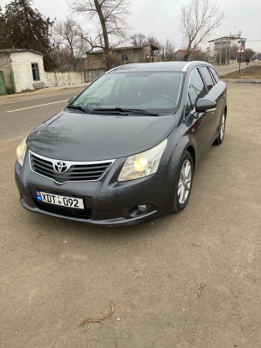 Toyota Avensis 2011 г. с пробегом 206000 км, Дизель, 8900