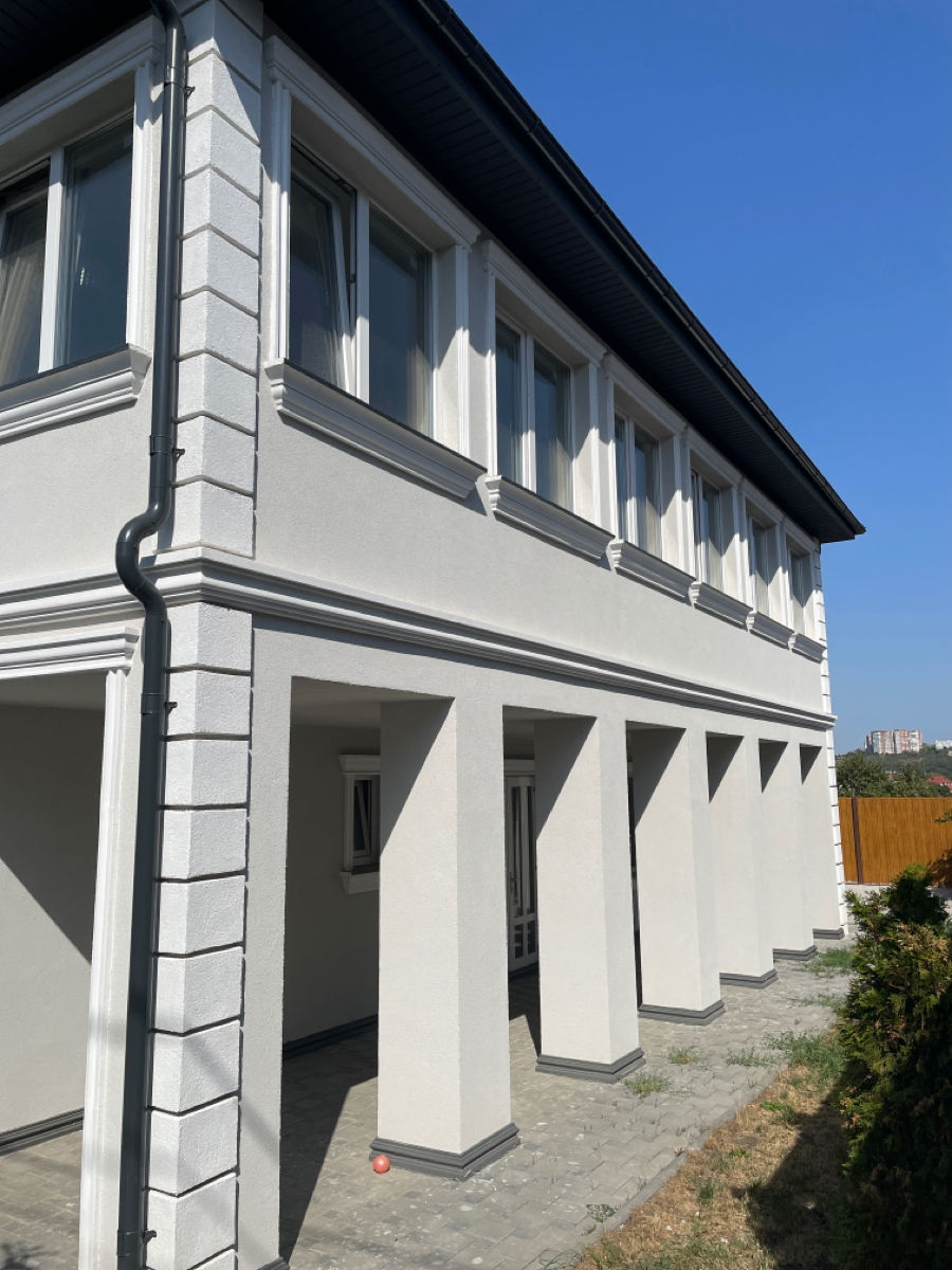 Chisinau, Codru , Casa in 2 nivele!