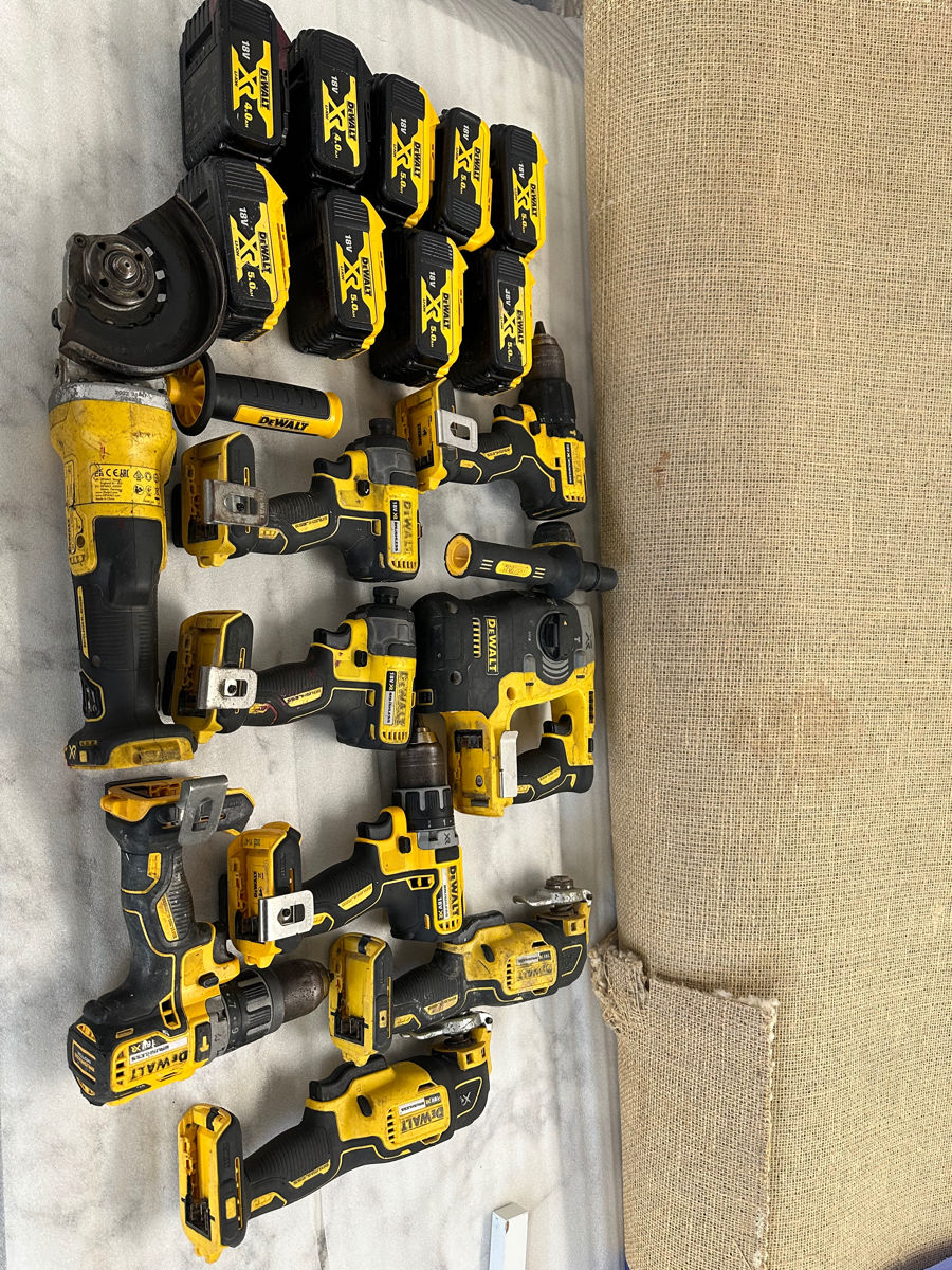 Dewalt instrumente la mâna a doua