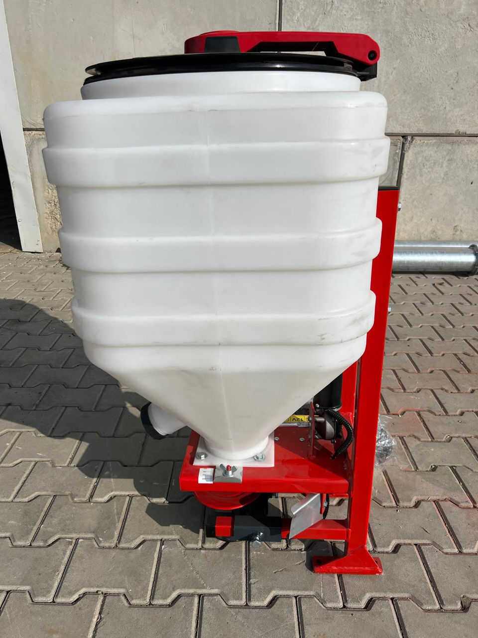 Sararita / Fertilizator / Distribuitor seminte , ingrasaminte - 110 L ...
