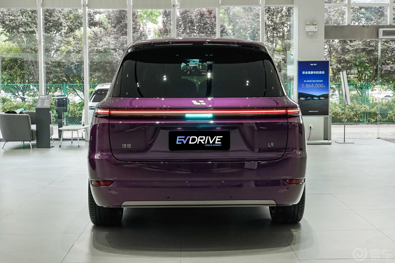 LiXiang L9 2025 г. с пробегом 1 км, Плагин-гибрид, 64850