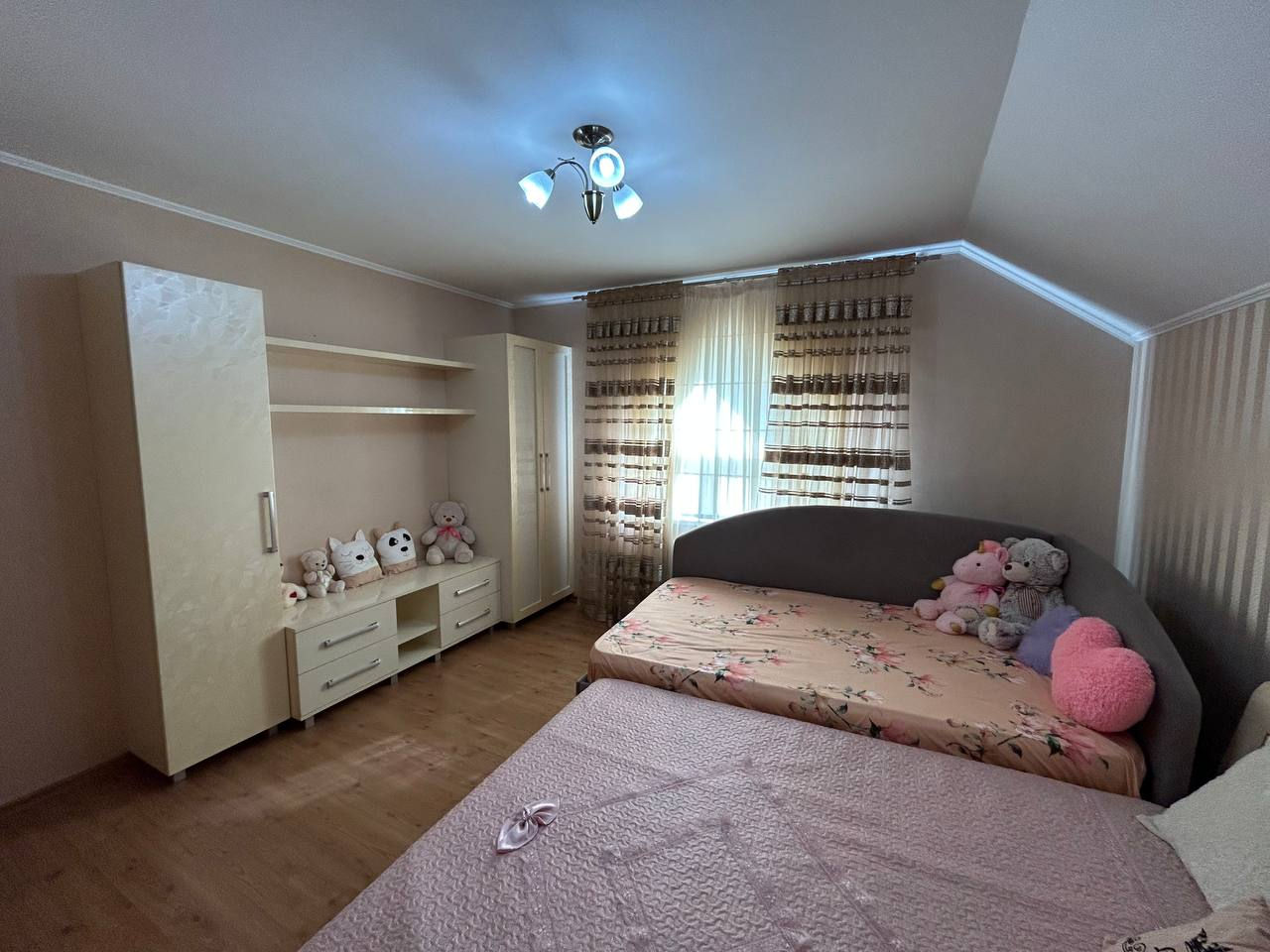 Casa de locuit in satul Răzeni