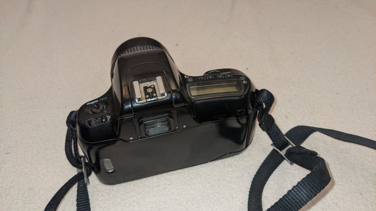 Panasonic M3000 + fotoaparat Nikon cu pelicula