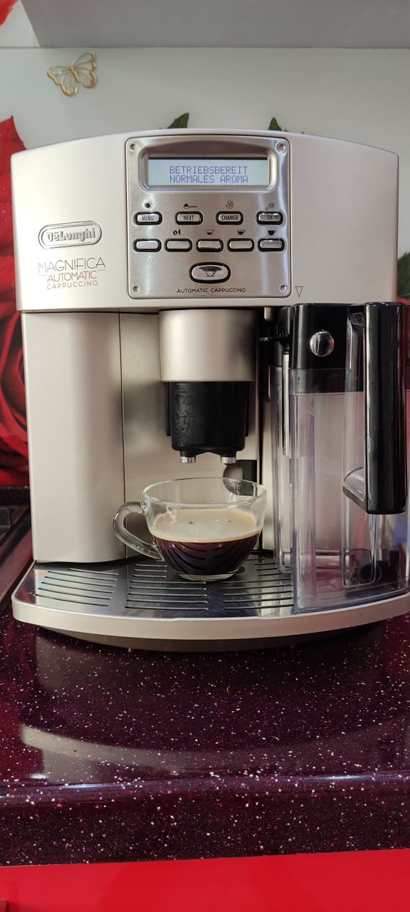 DeLonghi Magnifica Automatic cappuccino