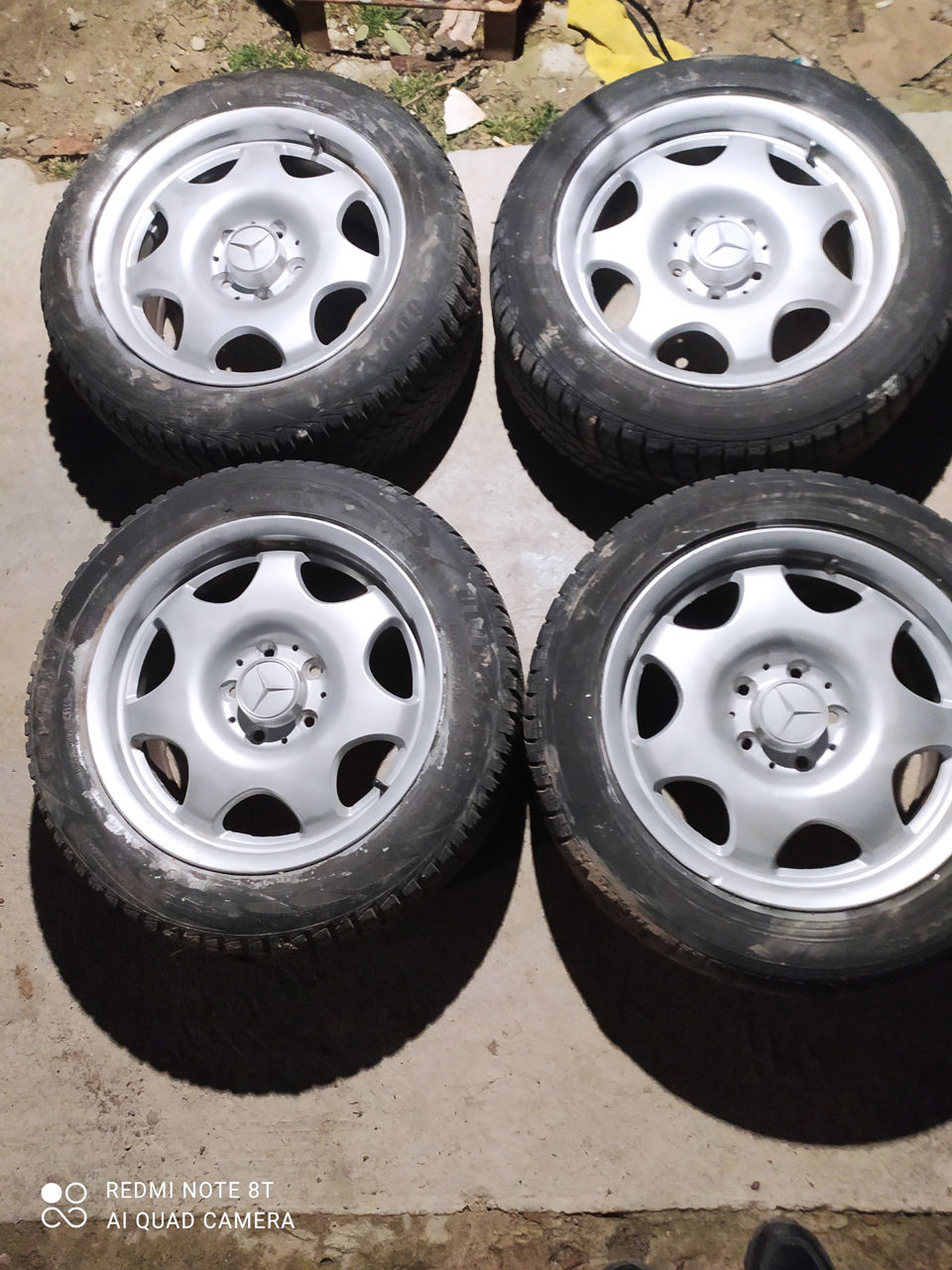 4 discuri cu scaturi de iarna plus roata de rezerva