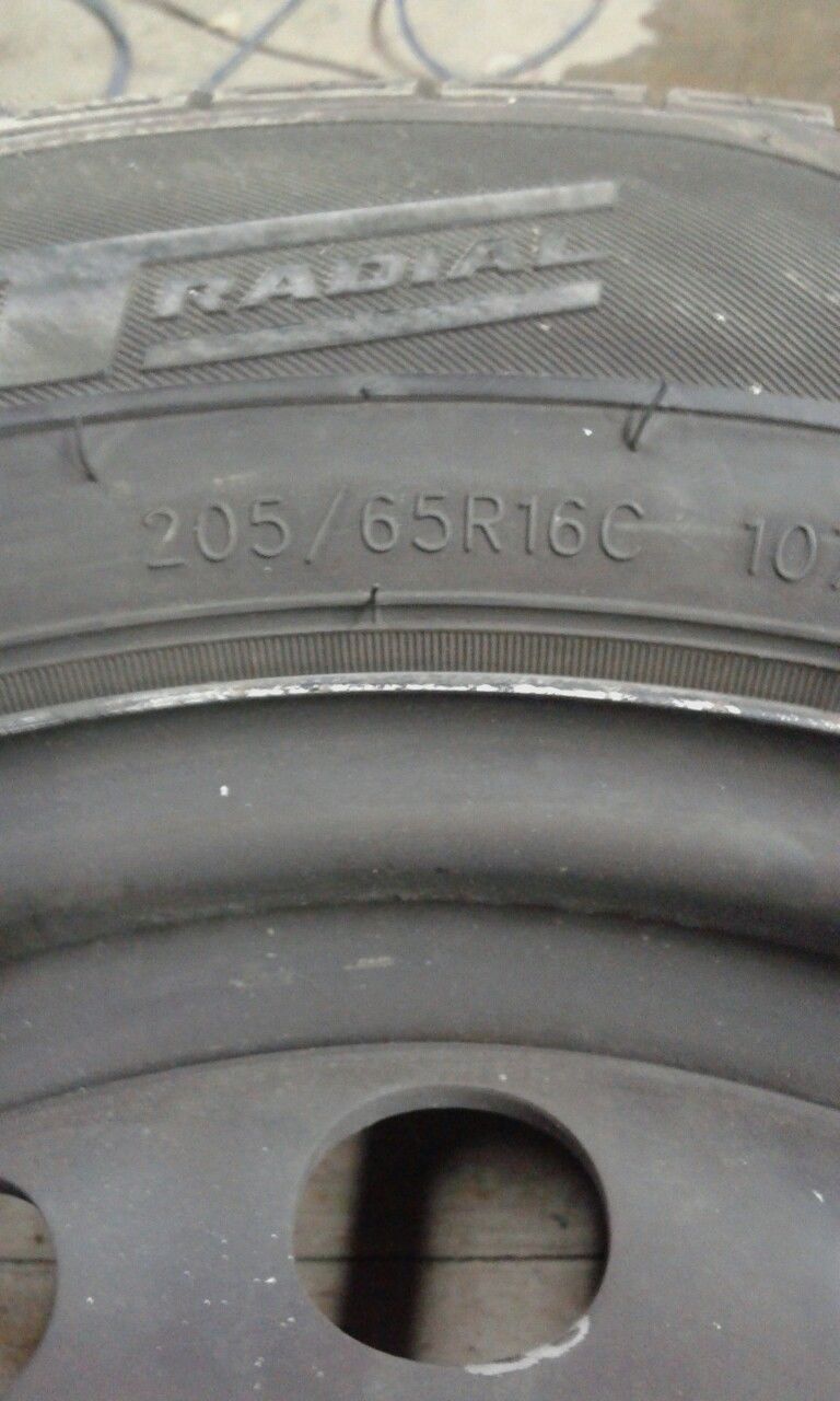 vînd anvelope tot cu discuri vito viano 205/65/16C